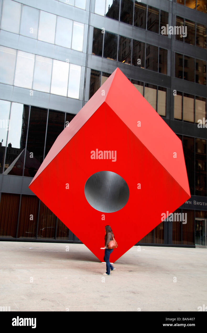 Cube sculpture hi-res stock photography and images - Alamy