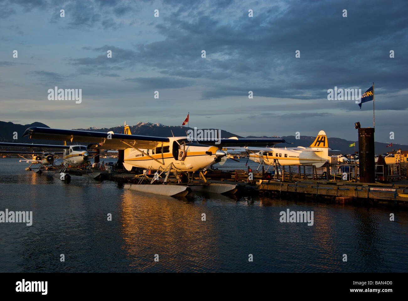 Harbor air float plane hi-res stock photography and images - Alamy