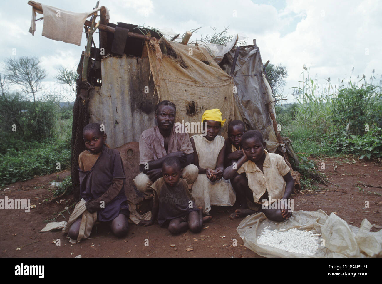 Landless Batwa pygmies in Rwanda nr Kibeho Stock Photo - Alamy
