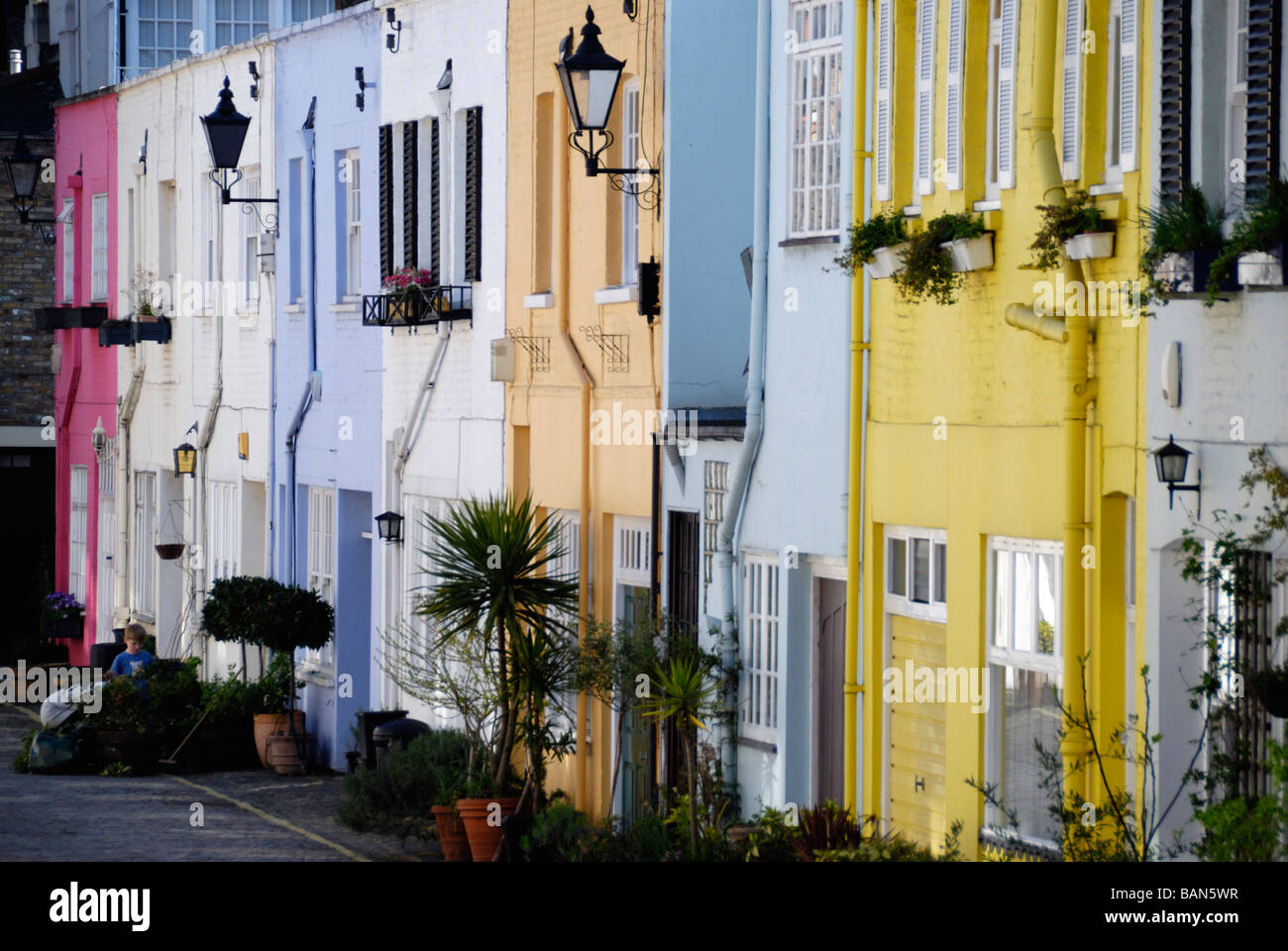 London mews hi-res stock photography and images - Alamy