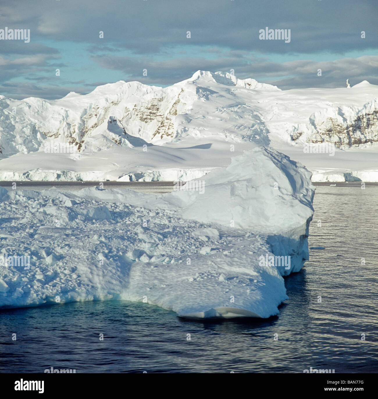 Antarctica gerlache strait reisen hi-res stock photography and images ...