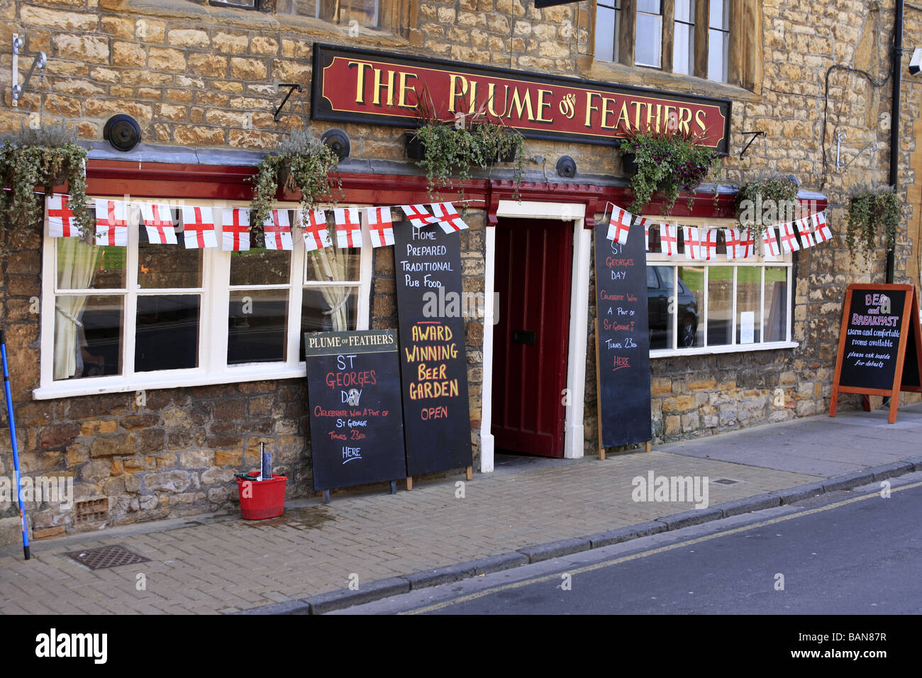 Pub with english flags hi-res stock photography and images - Alamy