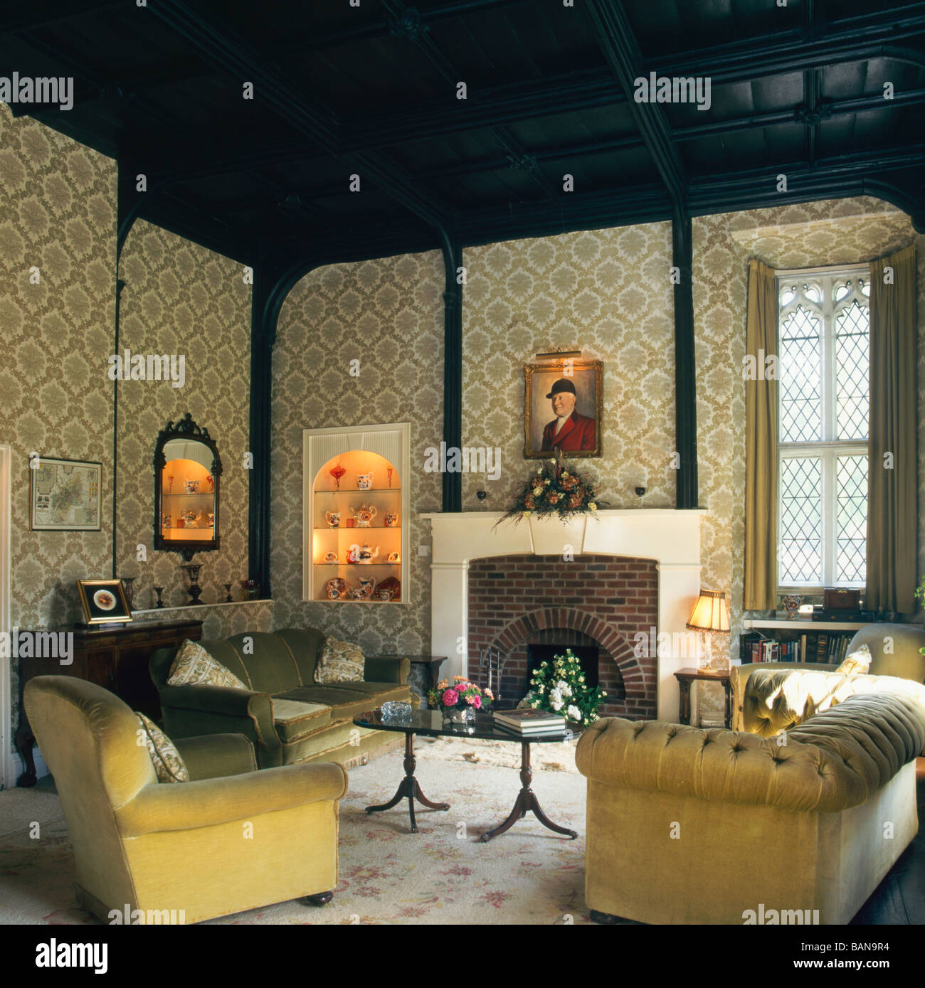 Oak panelled room hi-res stock photography and images - Alamy