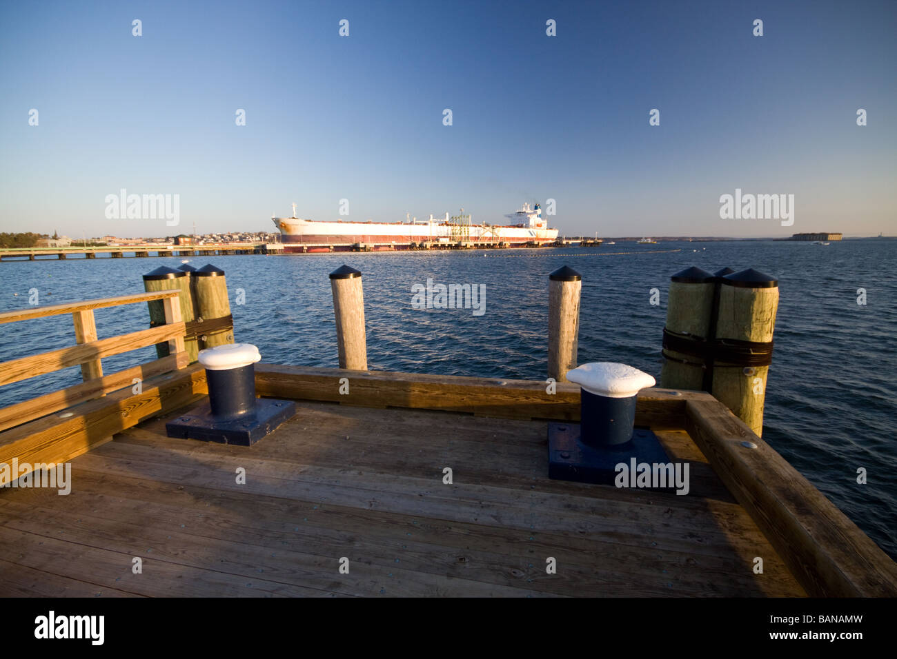 Crude oil pier hi-res stock photography and images - Alamy