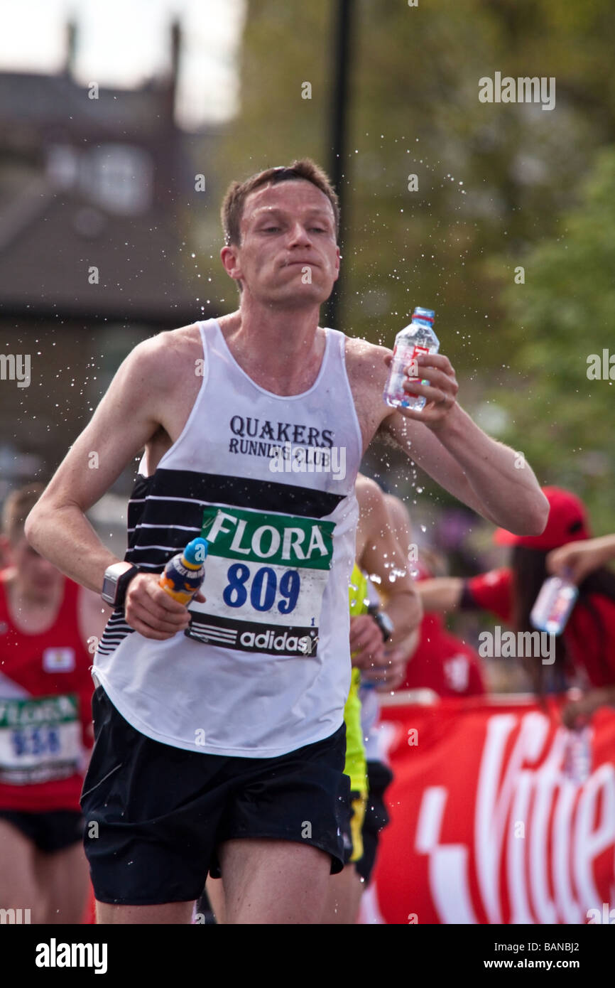 Water station london marathon england hi-res stock photography and ...