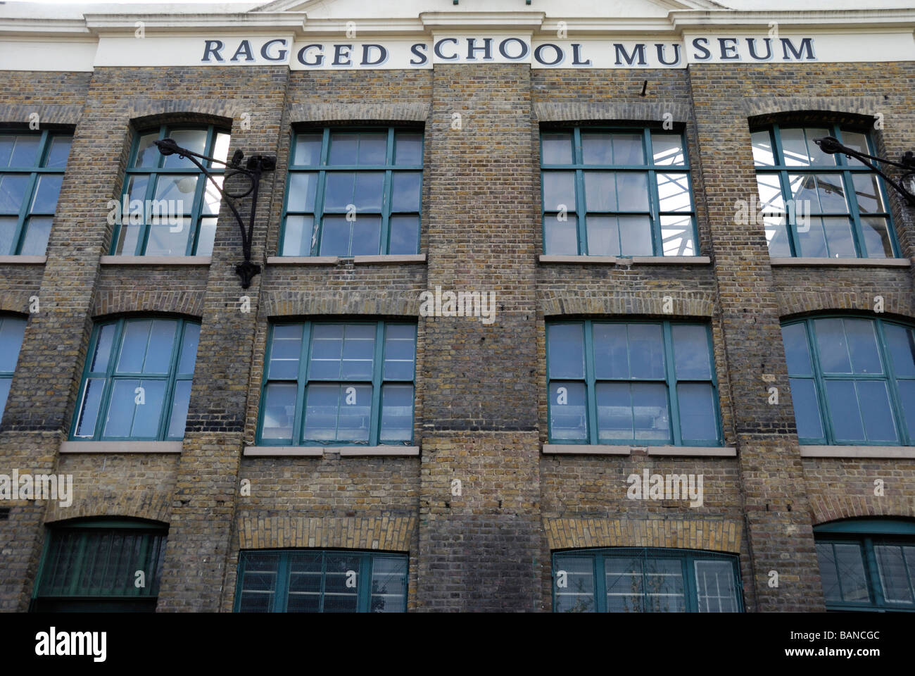Ragged school east london hi-res stock photography and images - Alamy