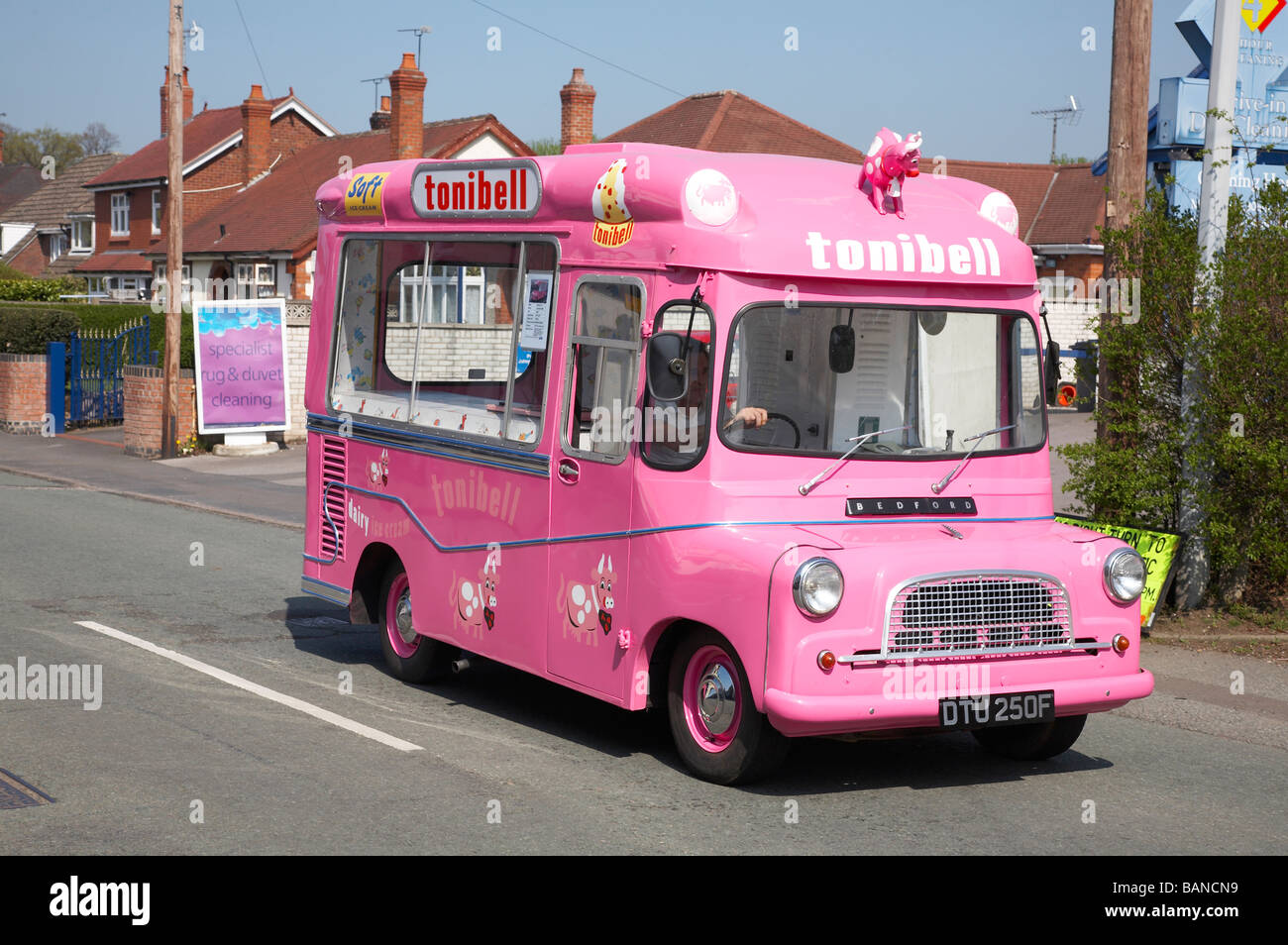 Ice cream van hi-res stock photography and images - Alamy