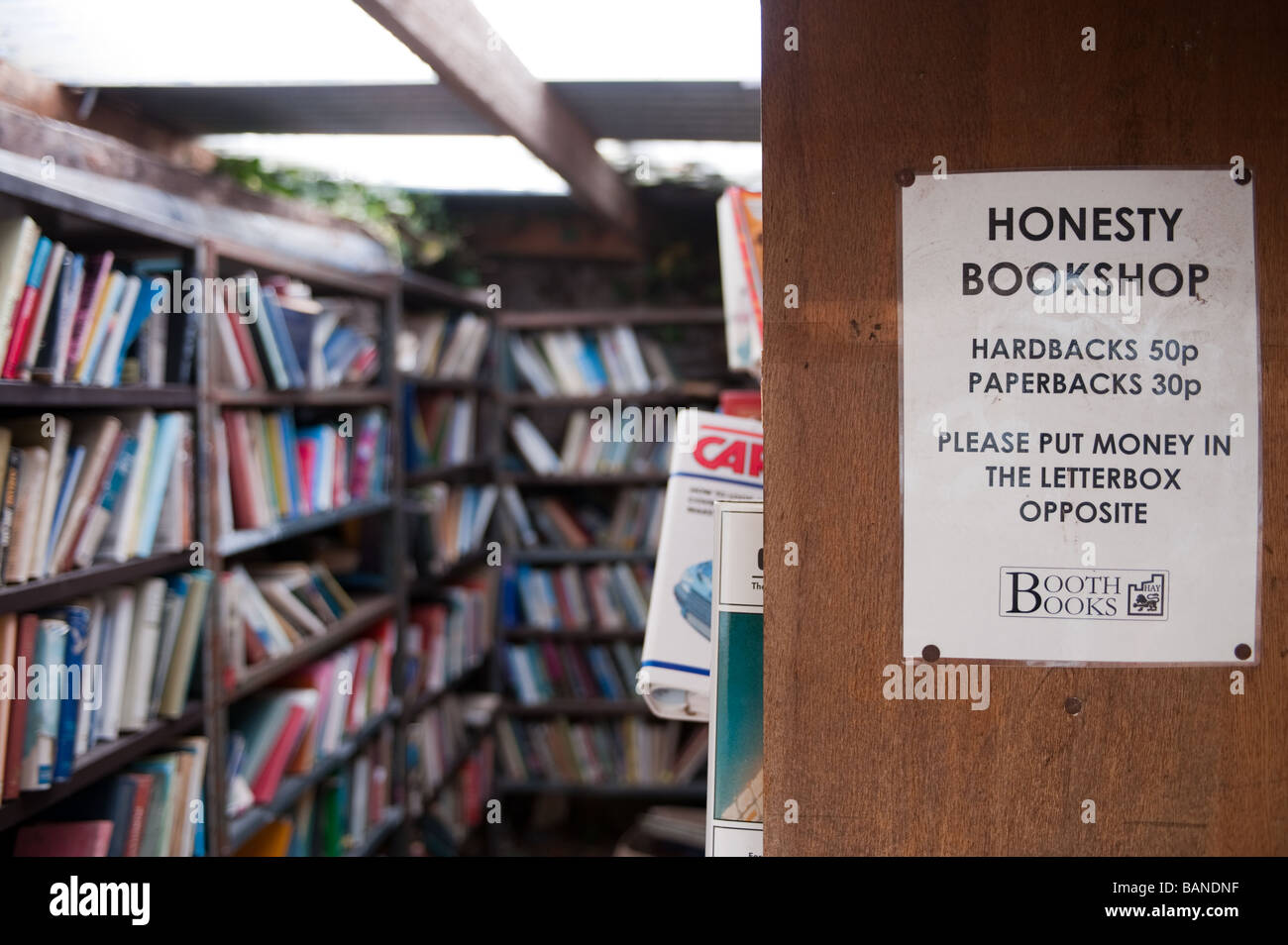 Honest shop sign hi-res stock photography and images - Alamy