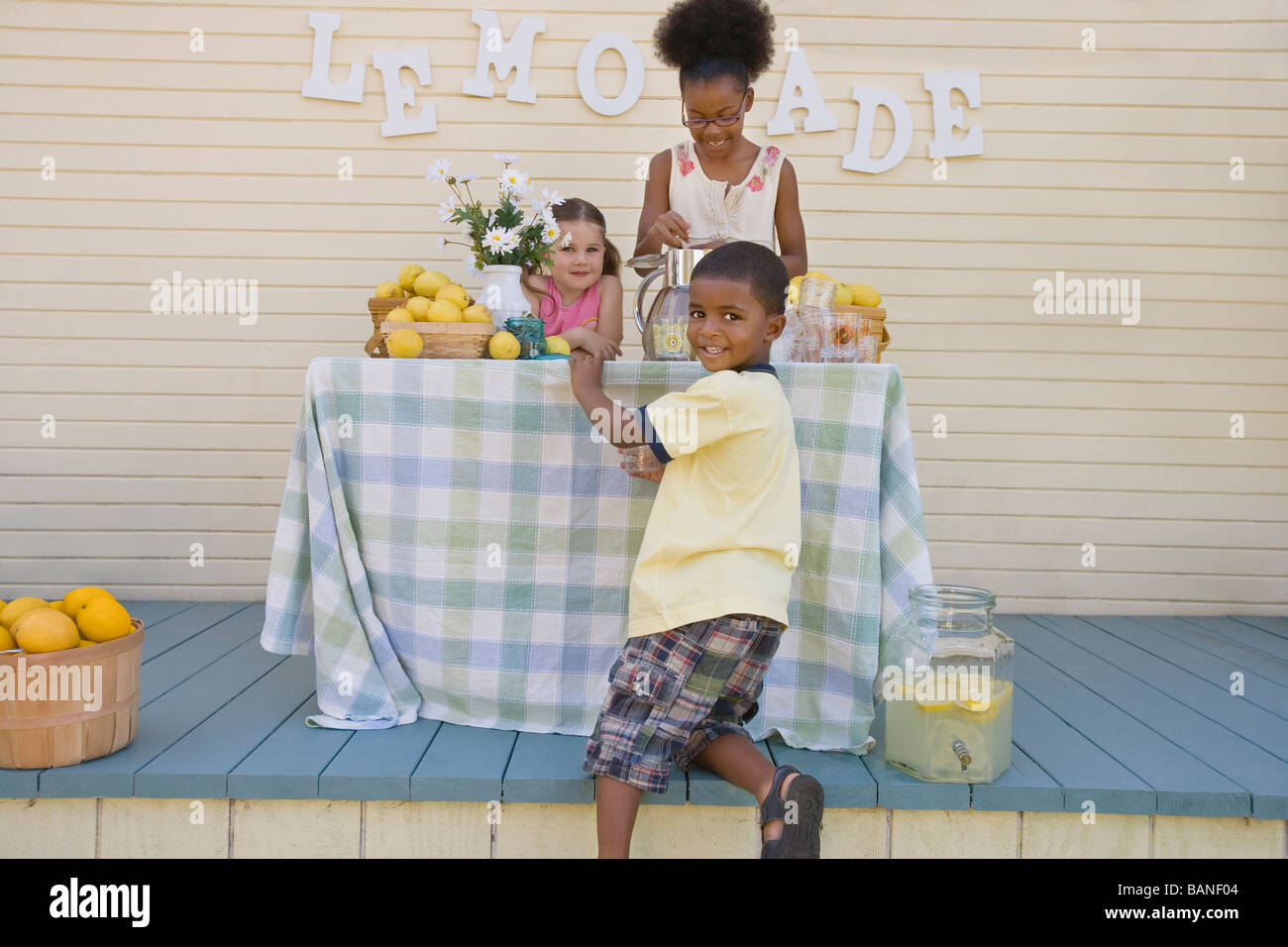Children at lemonade stand Stock Photo - Alamy