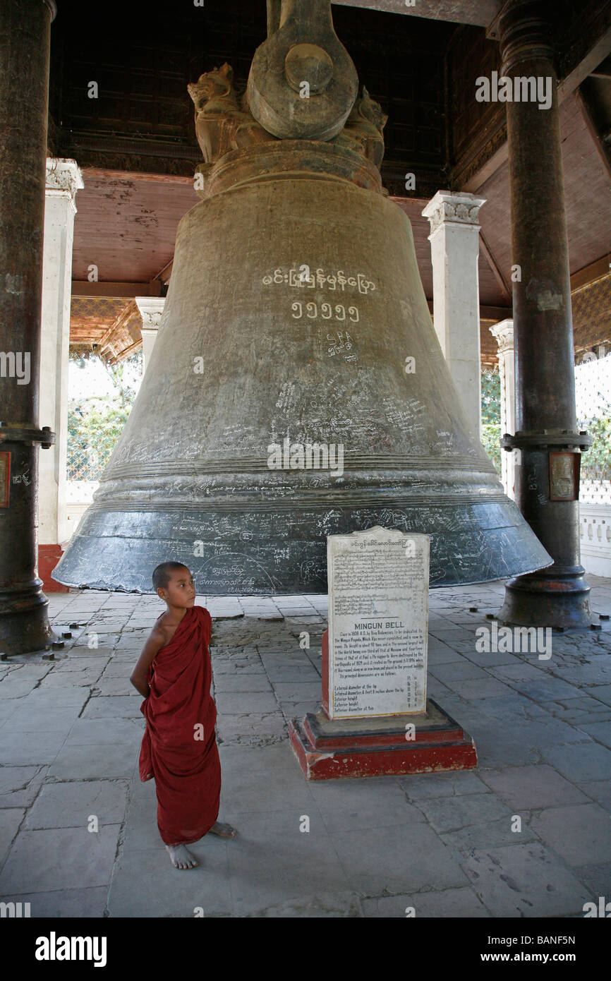Myanmar bell monk hi-res stock photography and images - Alamy