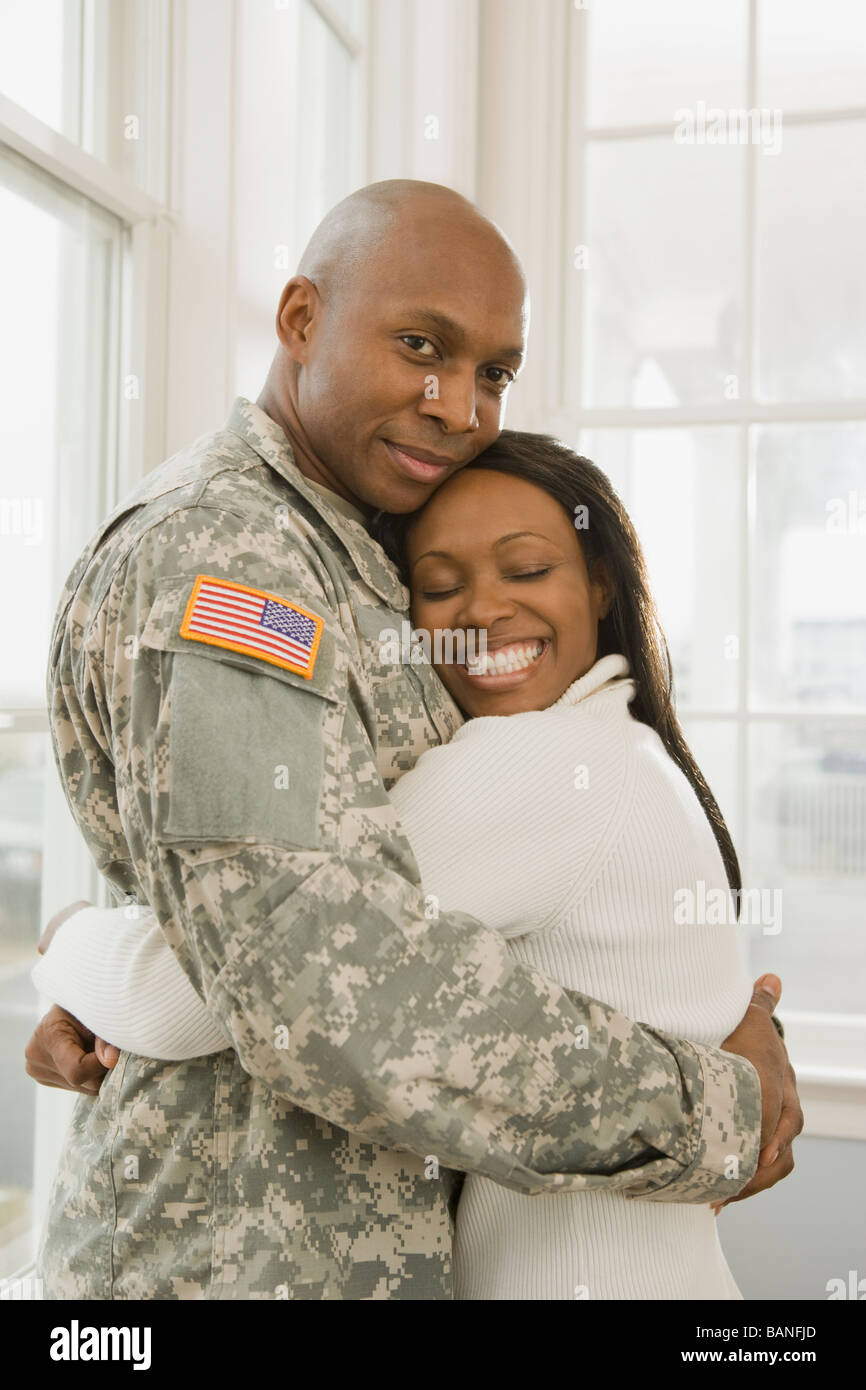 Soldier and girlfriend hi-res stock photography and images - Alamy