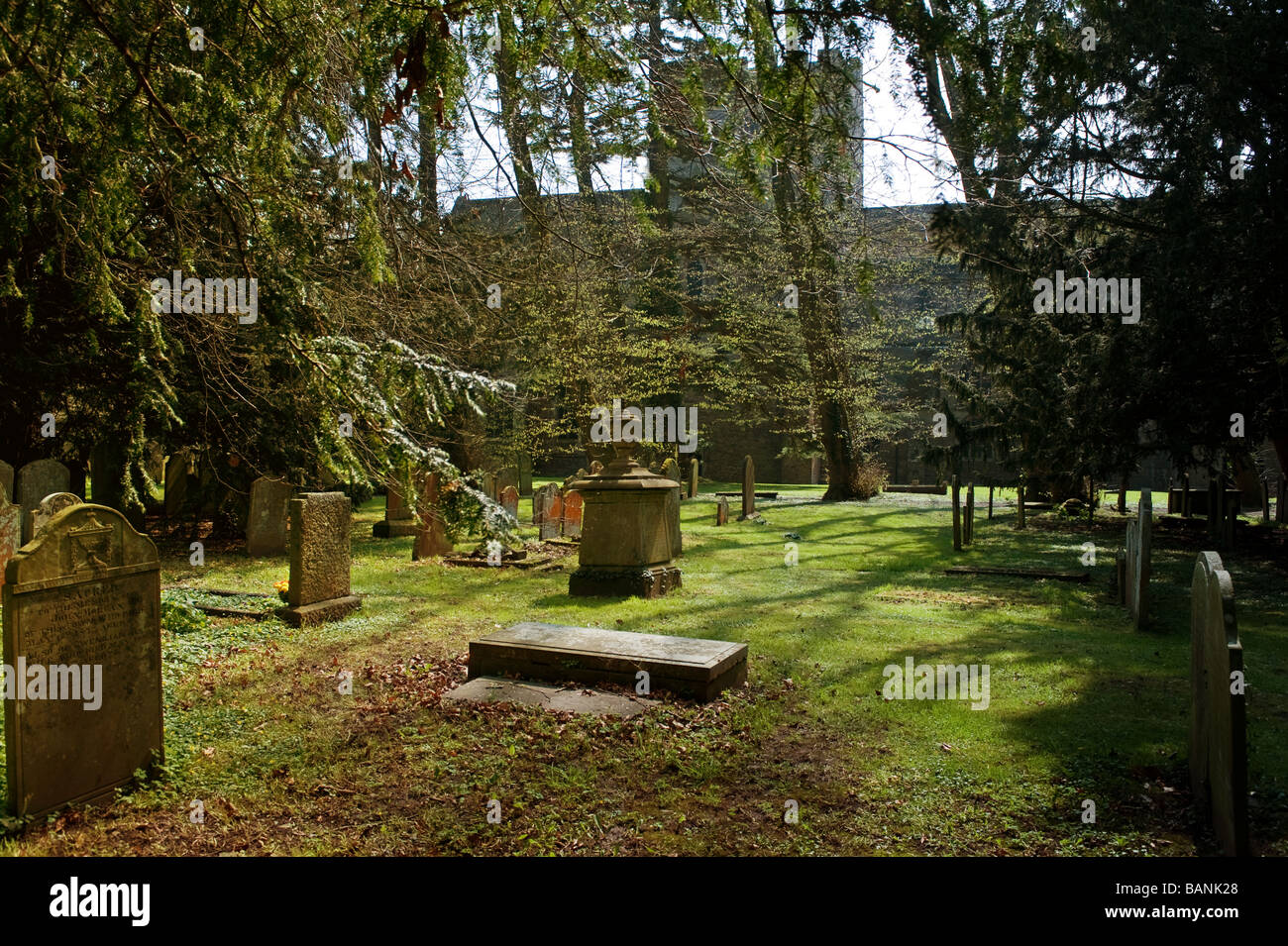 Cathedral graveyard hi-res stock photography and images - Alamy