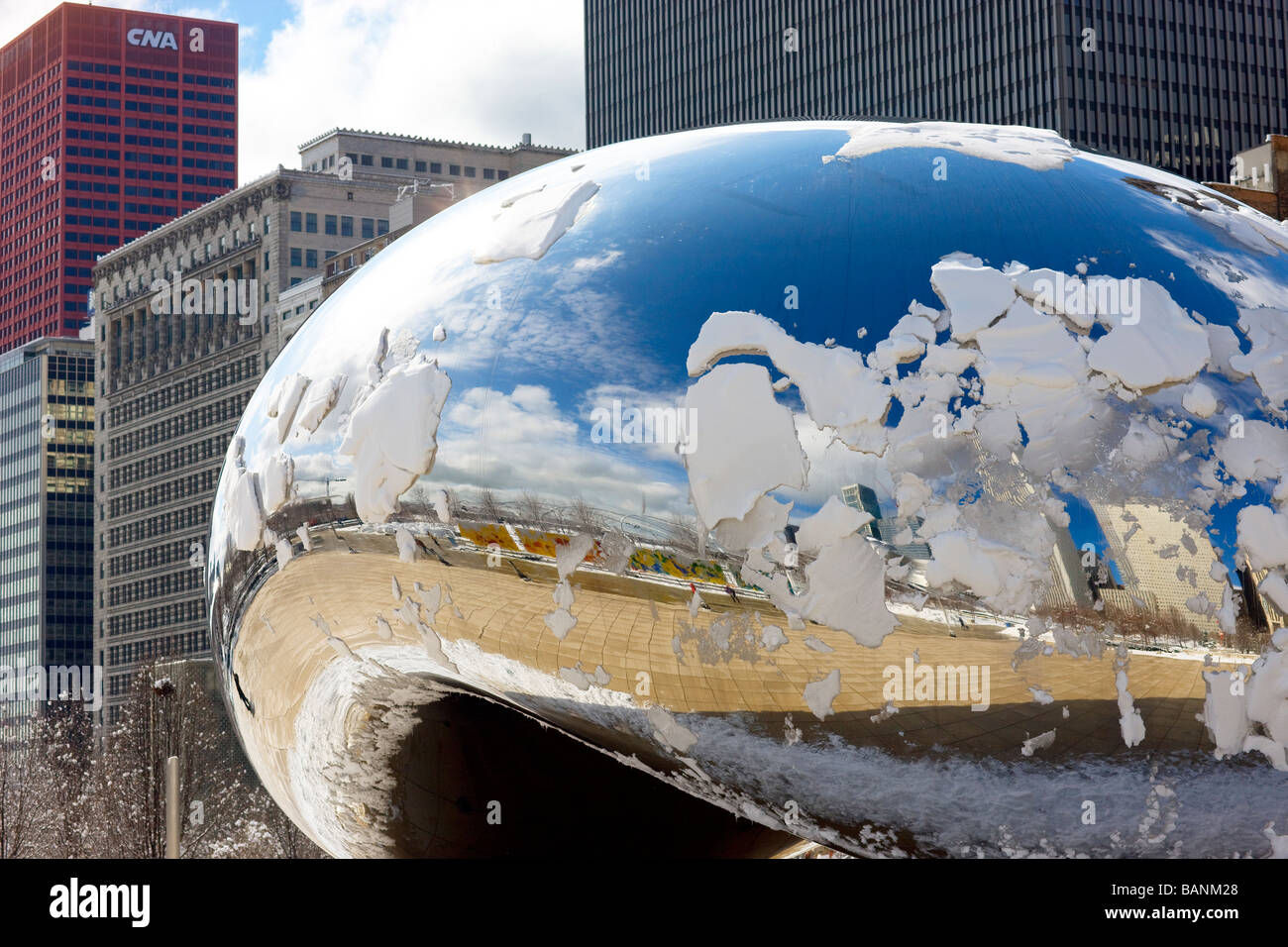 Bean chicago art reflective sculpture spherical hi-res stock ...