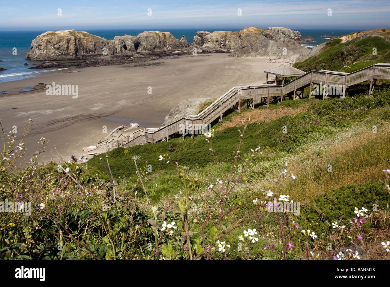 Boardwalk to Bandon Beach - Bandon, Oregon Stock Photo - Alamy
