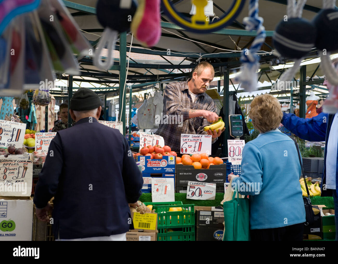 Rotherham town centre market stalls hi-res stock photography and images ...