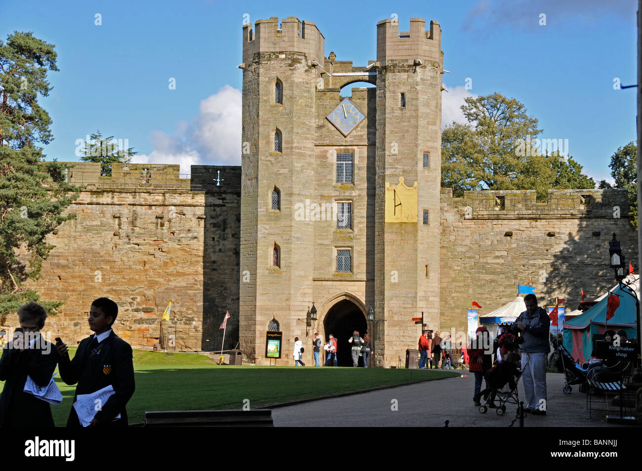 Medieval warwick castle courtyard hi-res stock photography and images ...