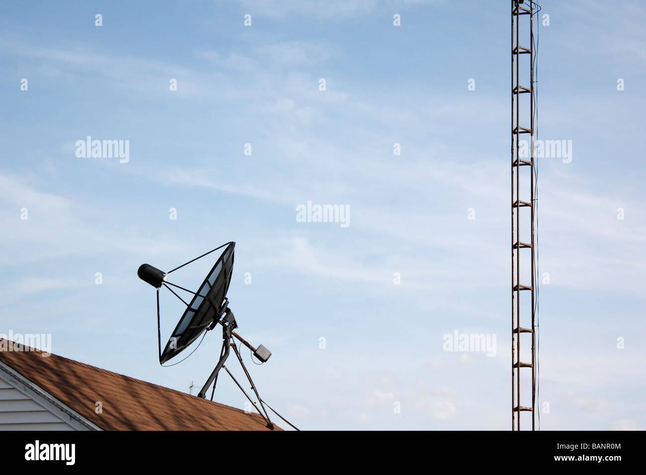 Satelite tv hi-res stock photography and images - Alamy