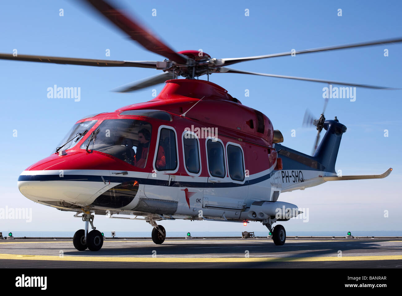 Helicopter landing at hi-res stock photography and images - Alamy