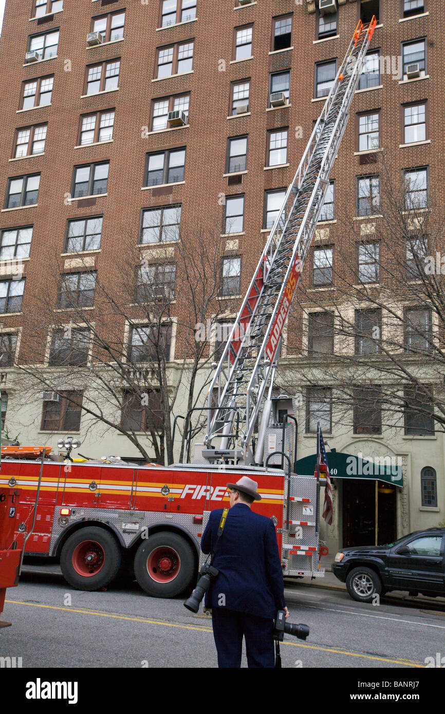 Fire engine attempts rescue at a a fire at a high rise flat in New York ...