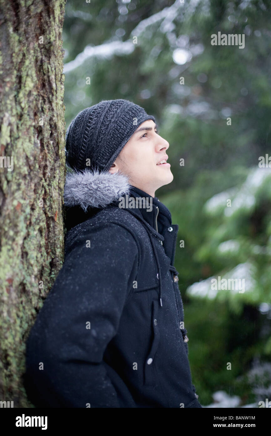 Man leaning against tree trunk hi-res stock photography and images - Alamy