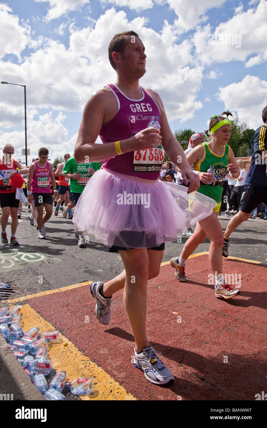 Fancy dress Athletes running the Flora London Marathon 2009 at Mudchute ...