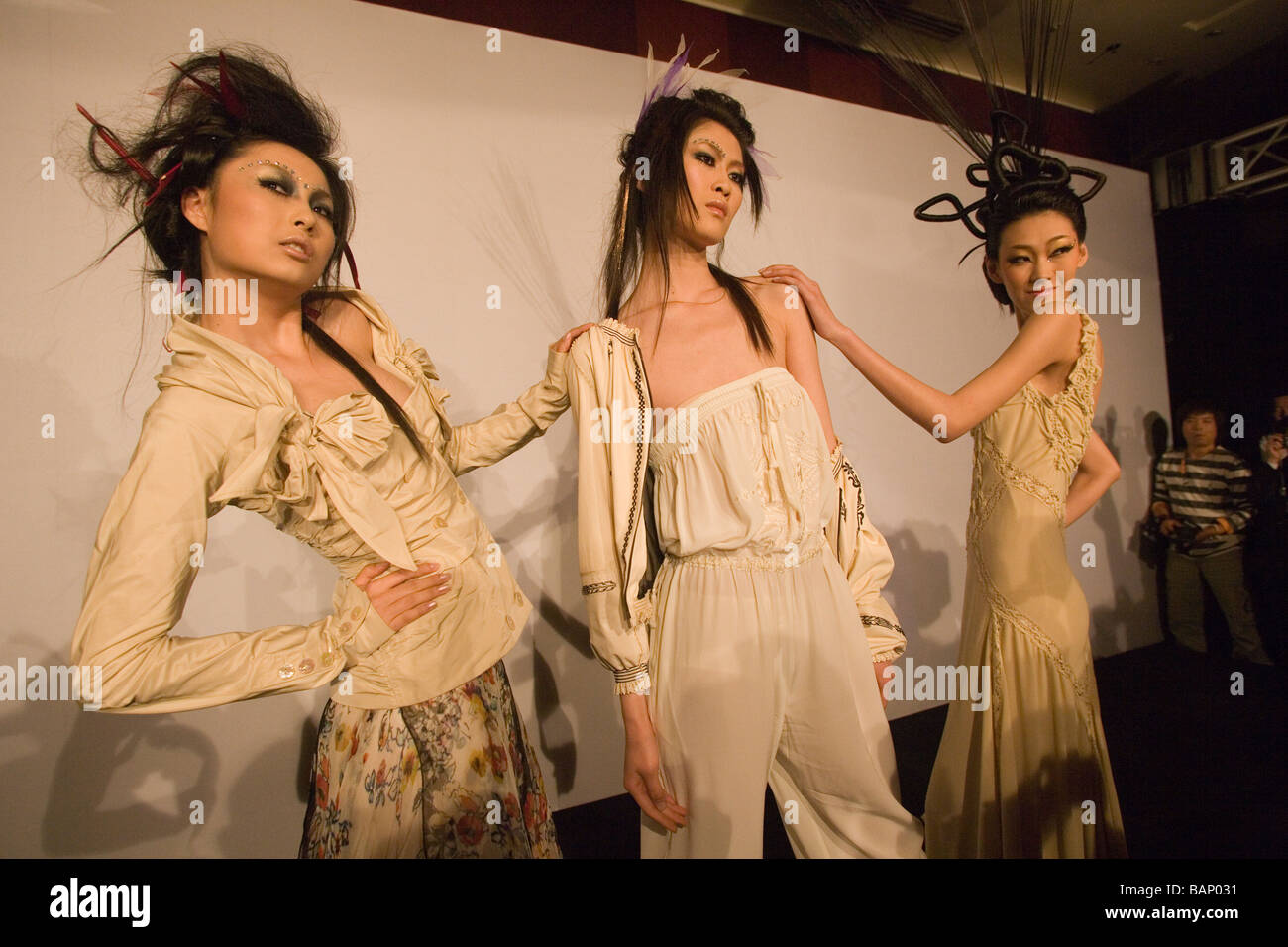 Catwalk Chinese Model Stock Photos & Catwalk Chinese Model Stock Images ...