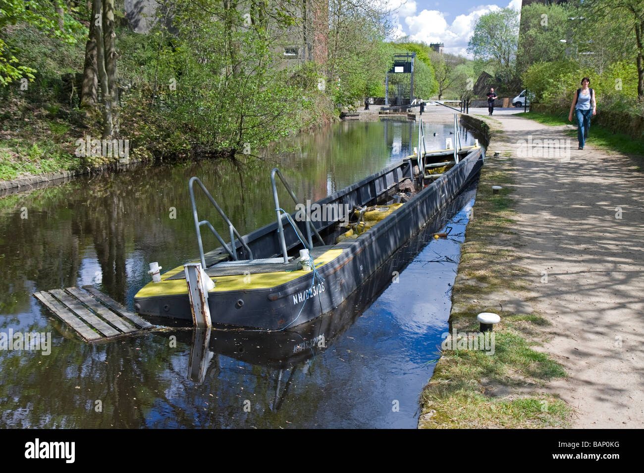 Sunken barge hi-res stock photography and images - Alamy