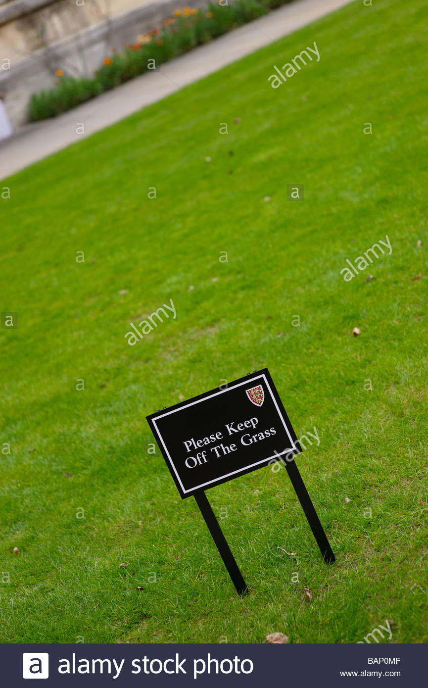 Please Keep Off Grass Sign High Resolution Stock Photography and Images ...