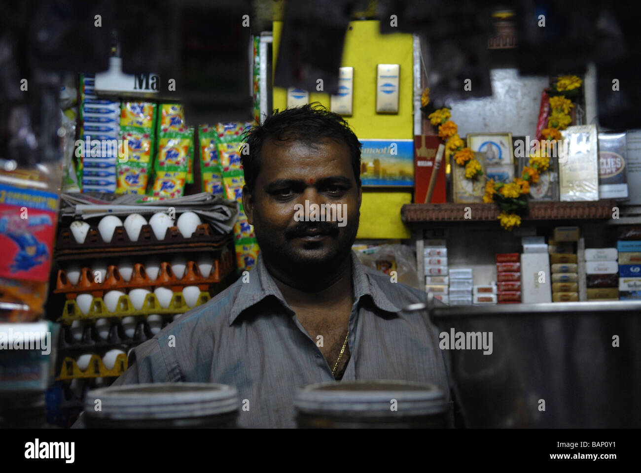 Cigarette shop india hi-res stock photography and images - Alamy