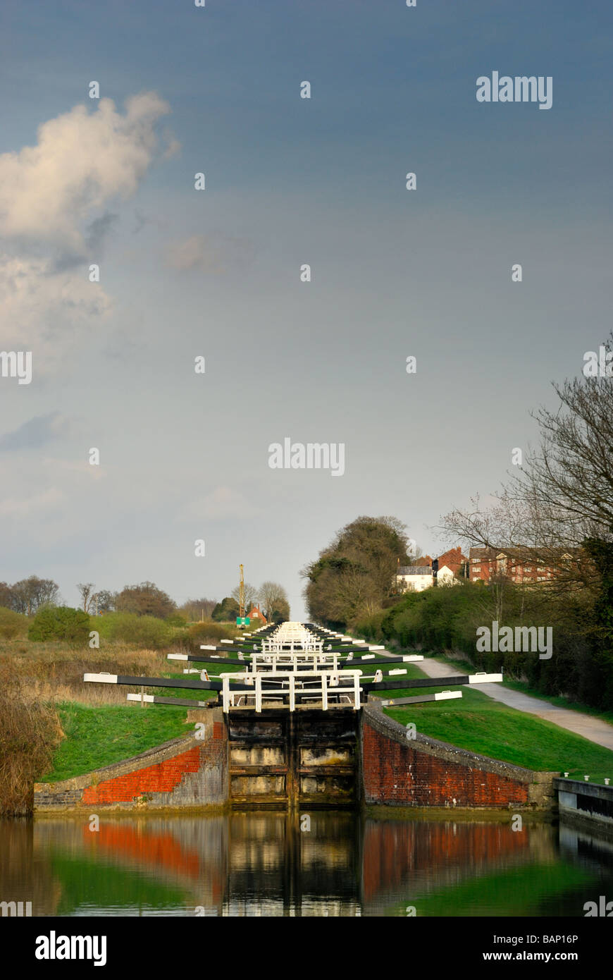 Canal lock locks gate gates hi-res stock photography and images - Alamy