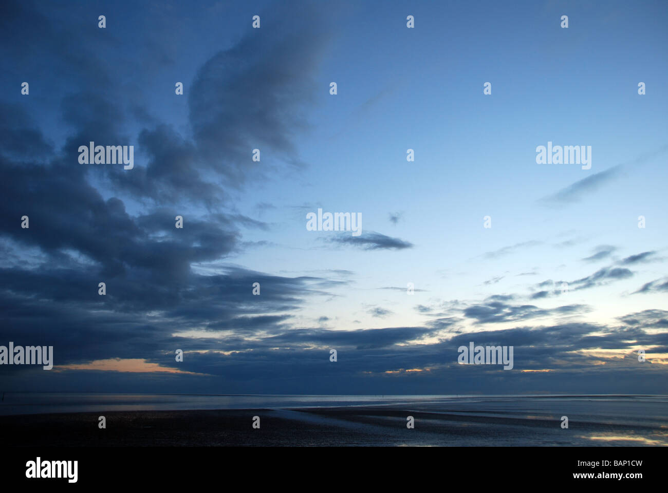 Sweeping cloud hi-res stock photography and images - Alamy