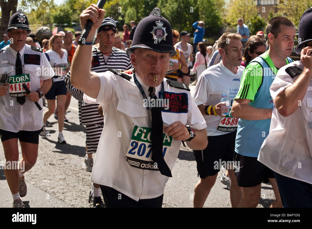 Policeman running hi-res stock photography and images - Alamy