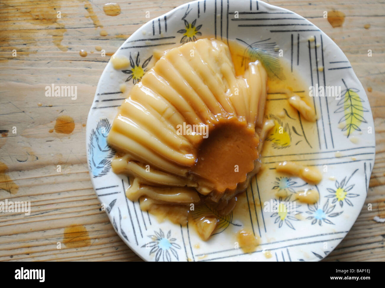 Dropped plate hi-res stock photography and images - Alamy