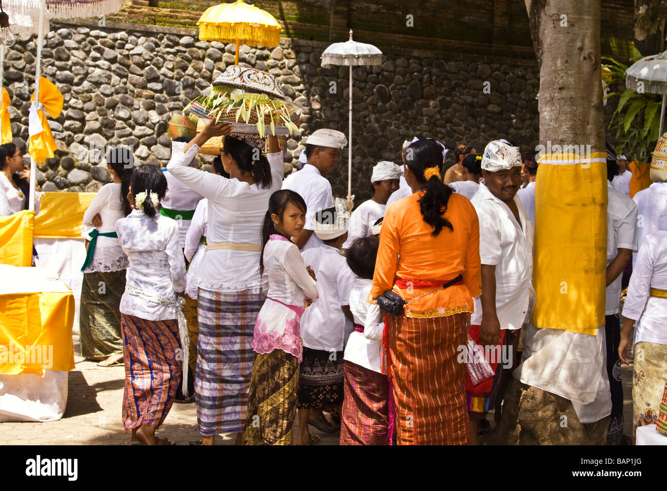 Hindus bringing offerings to Temple in Mas during Koningan Ceremoy Bali ...