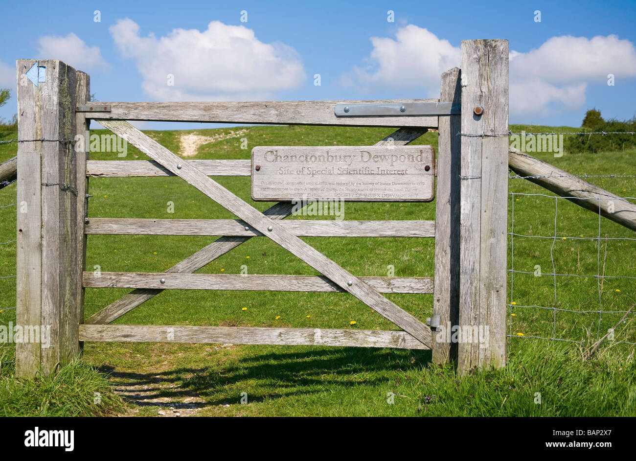 Five barred gate hi-res stock photography and images - Alamy