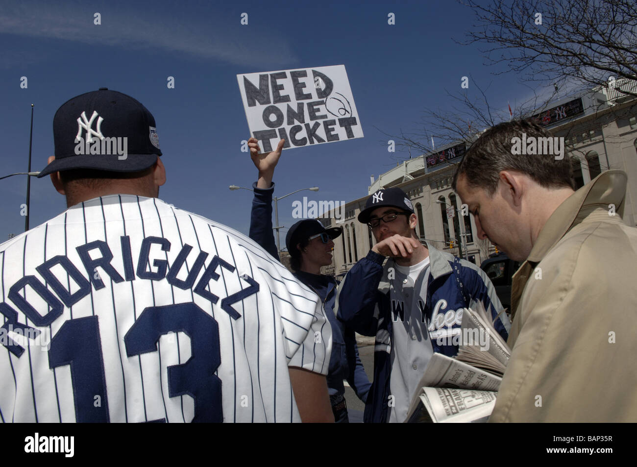 Yankee stadium in new york hi-res stock photography and images - Alamy