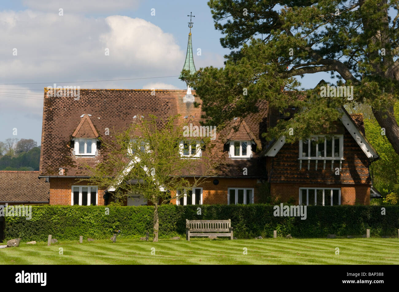 Detatched uk house hi-res stock photography and images - Alamy