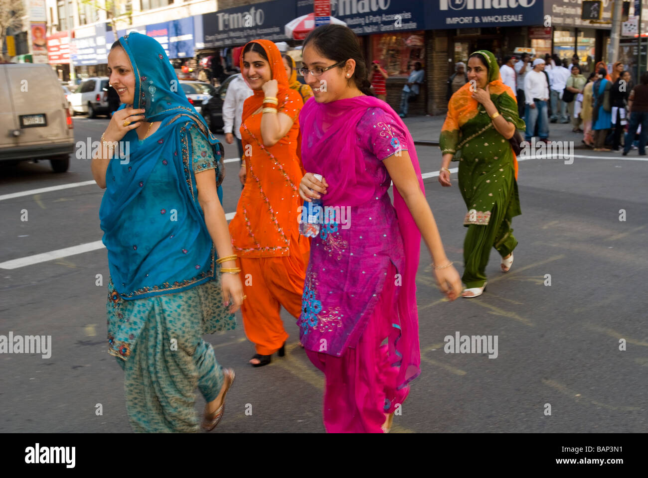 Thousands watch and participate in the 22nd Annual Sikh Day Parade in ...
