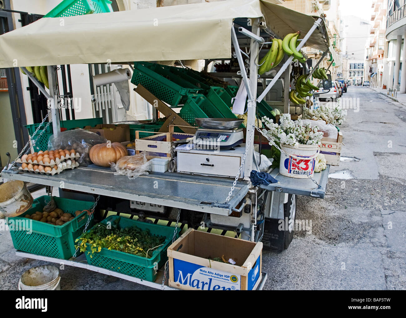 Lorry with potatoes hi-res stock photography and images - Alamy