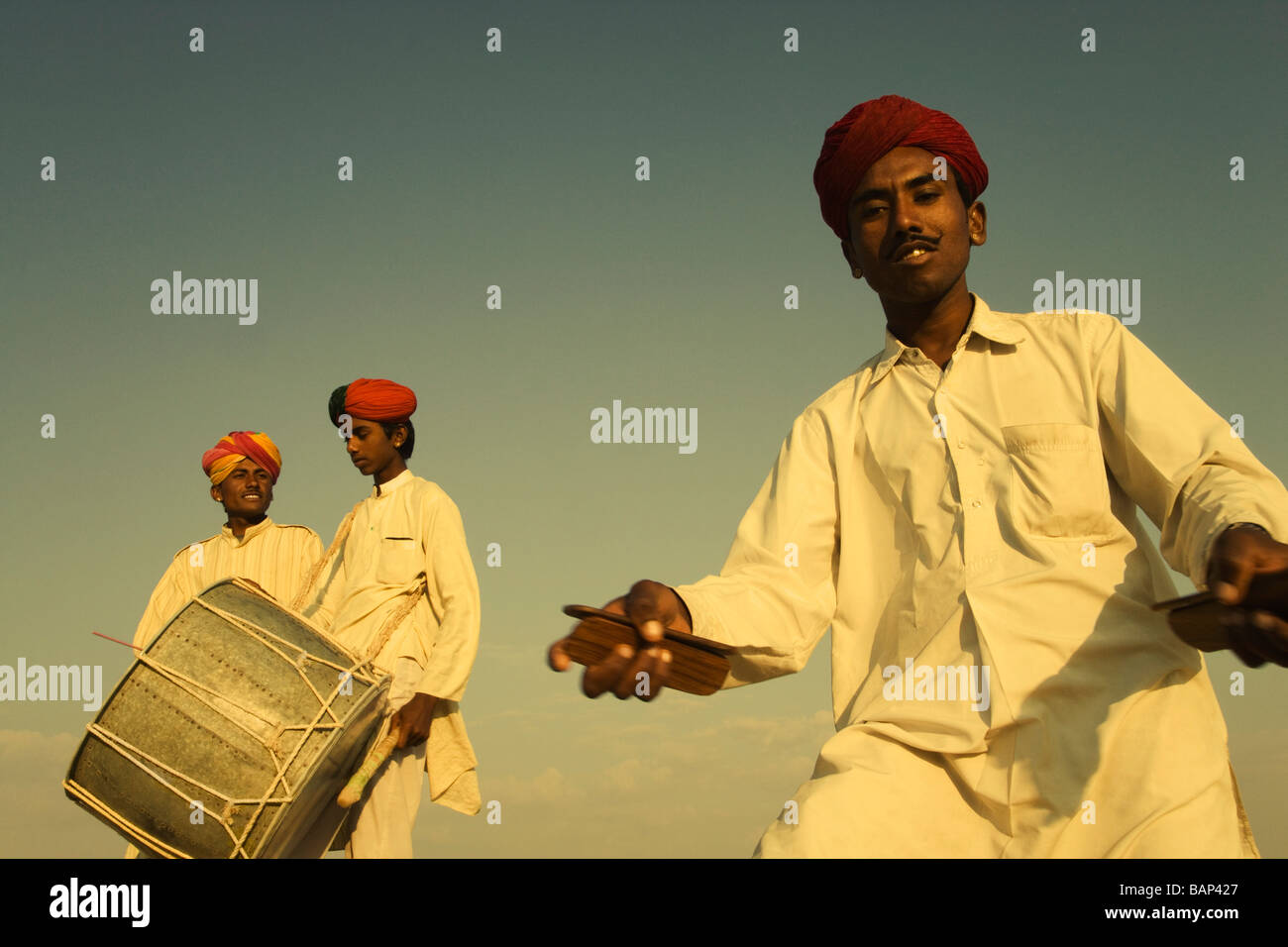 Rajasthani musical instruments hi-res stock photography and images - Alamy
