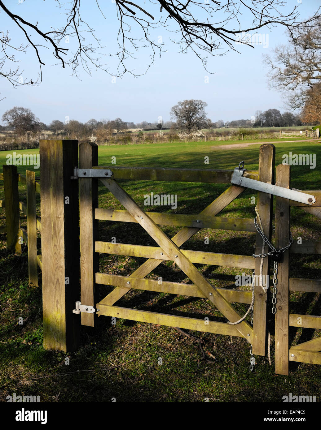 A gate on a footpath Stock Photo - Alamy