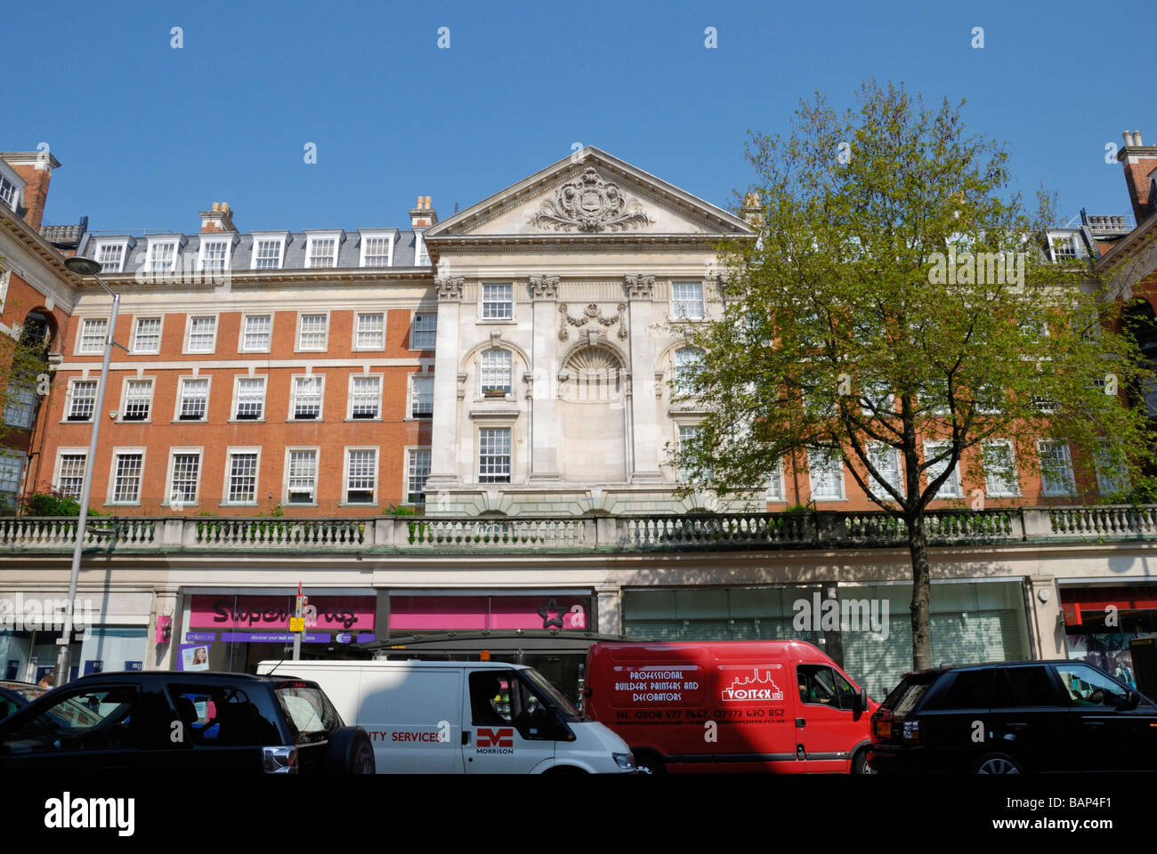 Kensington high street architecture hi-res stock photography and images ...