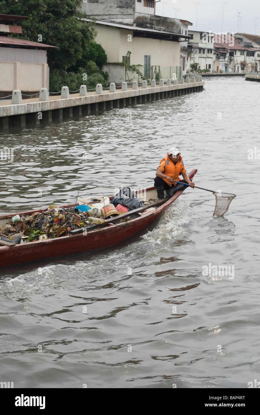 Water pollution rubbish removal in the Melaka River, Melaka, Malaysia ...
