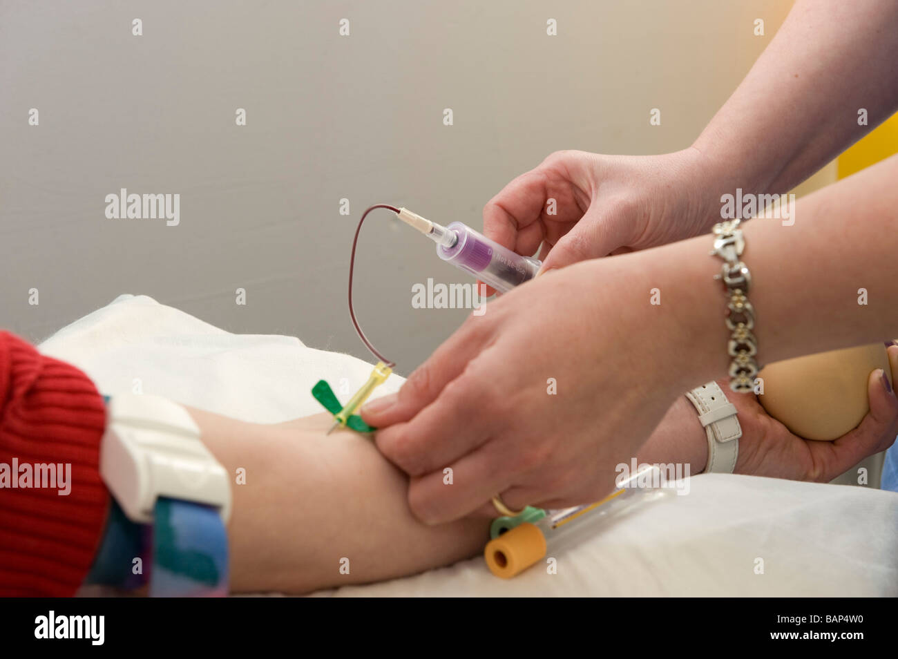 Blood test hi-res stock photography and images - Alamy
