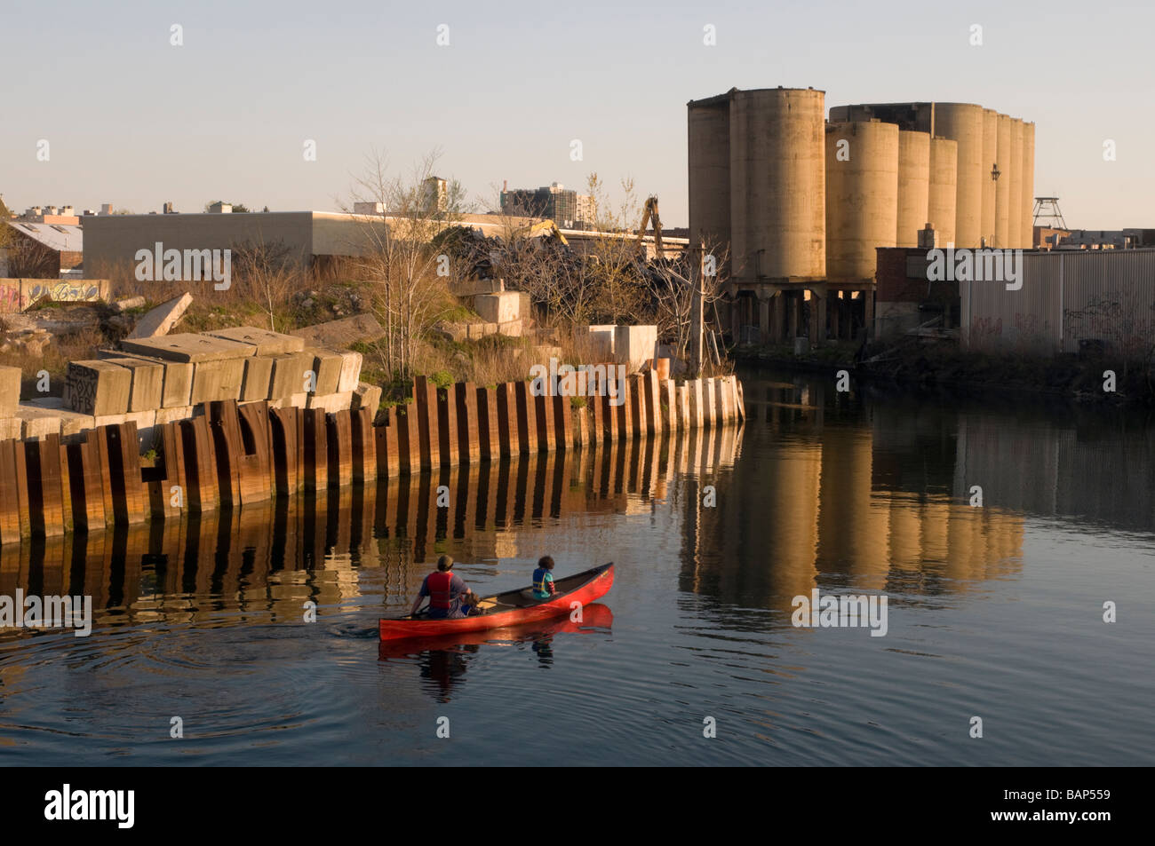 Dirty canal boat hi-res stock photography and images - Alamy