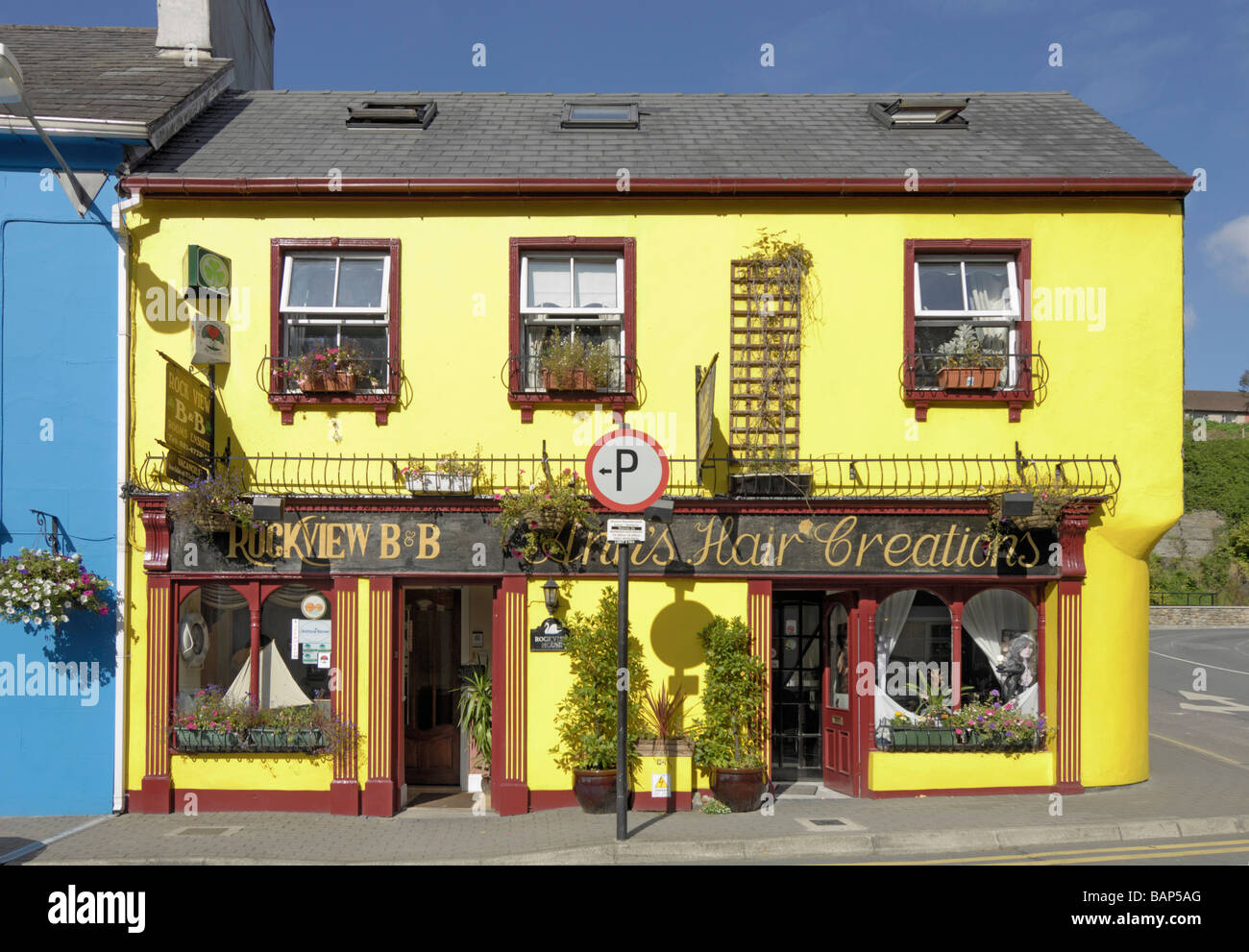 Colorful shops and houses hi-res stock photography and images - Alamy
