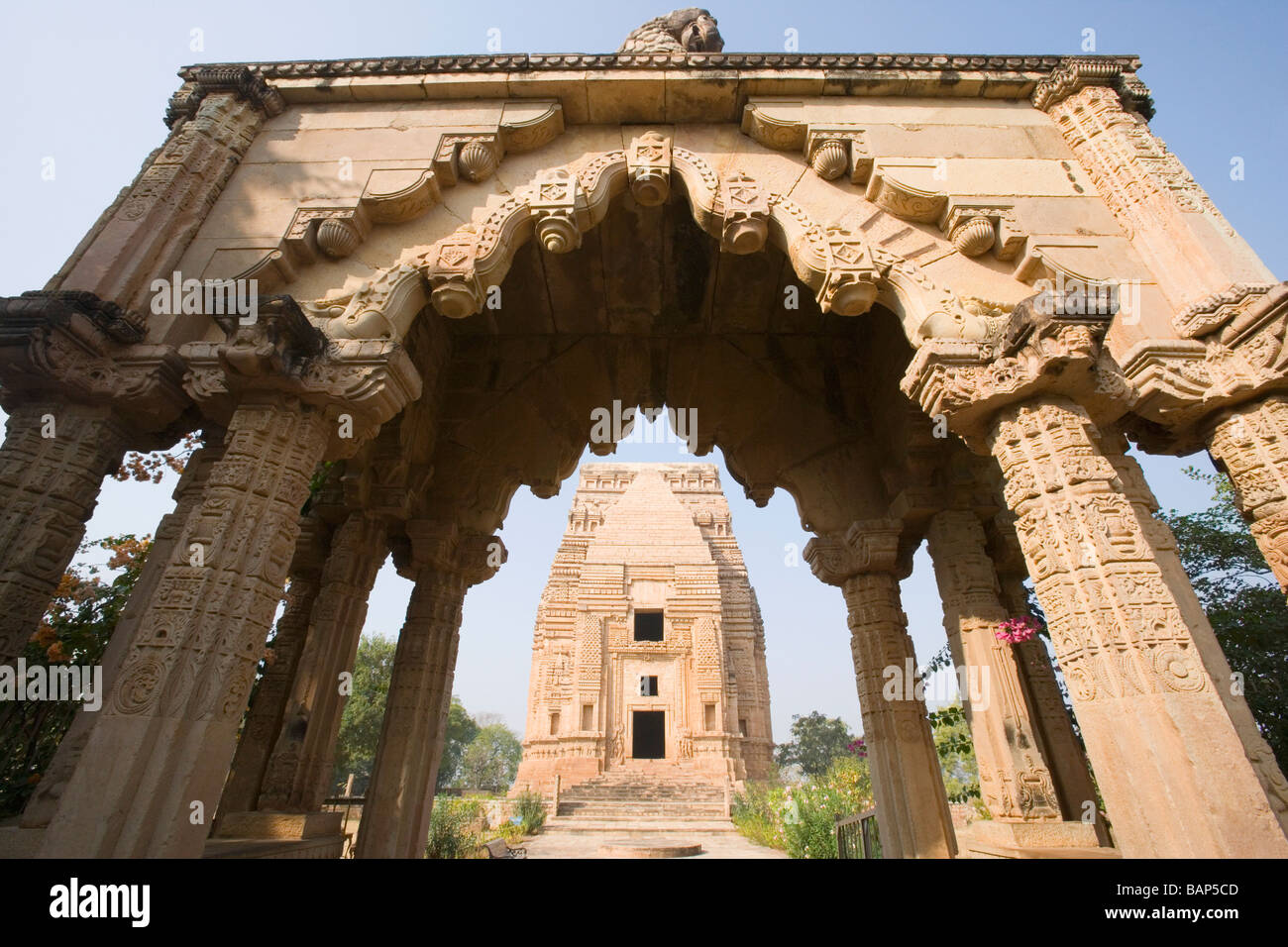 Entrance of a temple, Teli Ka Mandir, Gwalior, Madhya Pradesh, India Stock Photo - Alamy