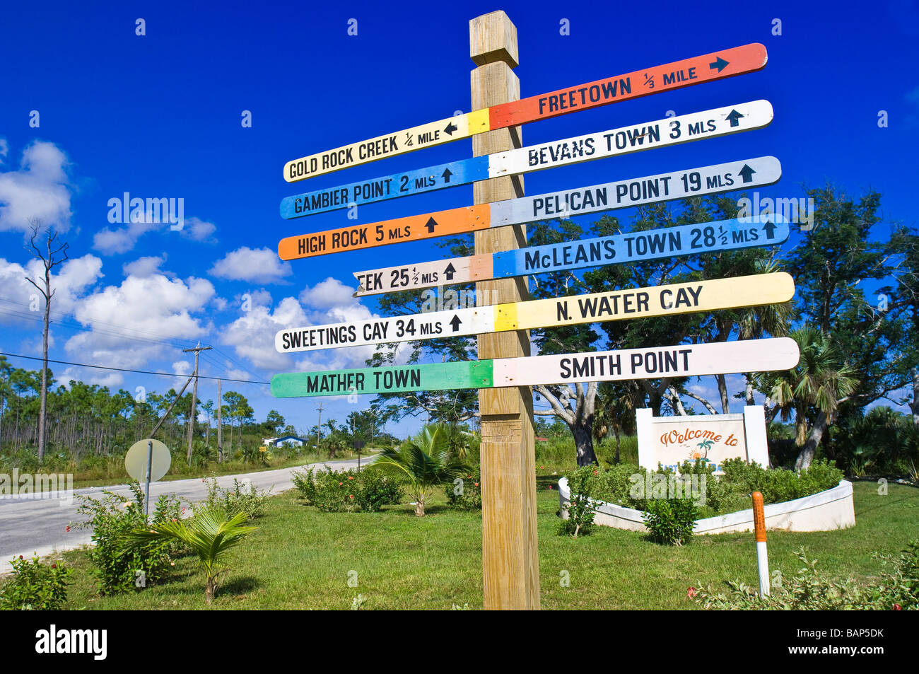 Paradise island sign bahamas hi-res stock photography and images - Alamy