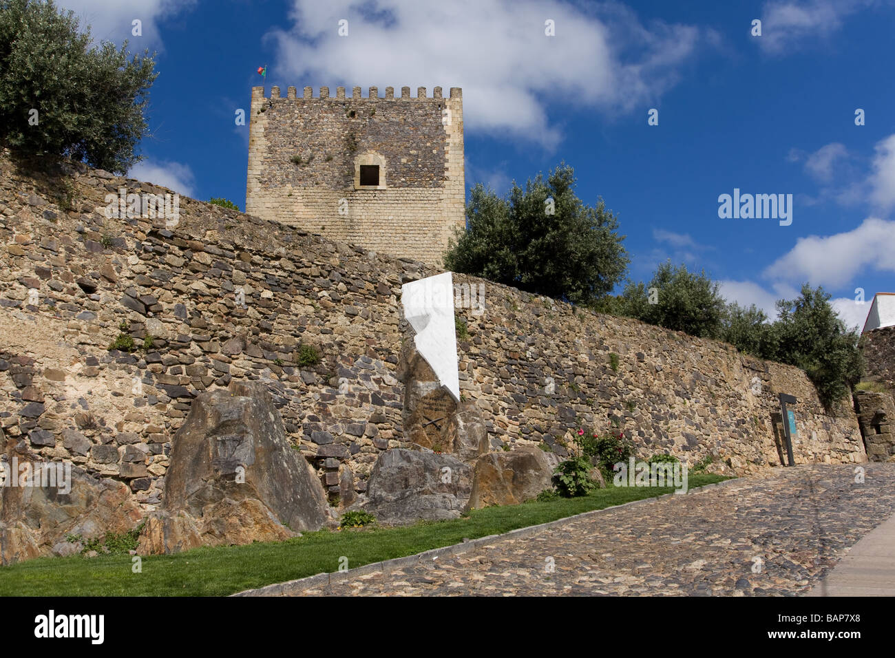 Medieval street castelo de hi-res stock photography and images - Alamy
