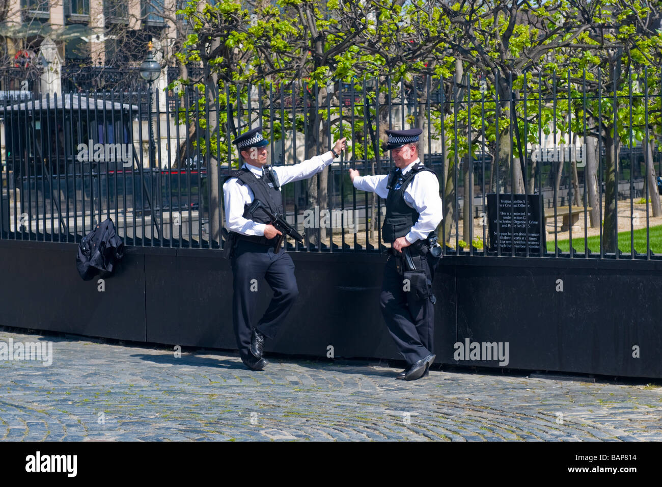 Armed police guard houses parliament hi-res stock photography and ...
